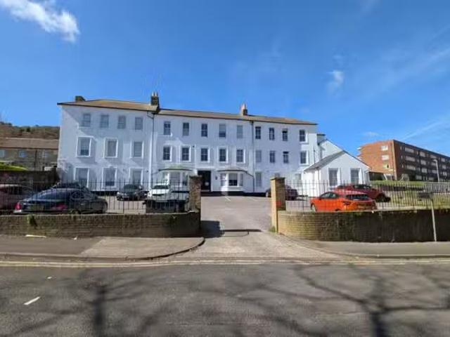 Unique 1 BA 1 bedroom flat for rent in Princes Street, Dover.