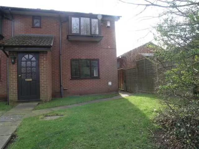 Cheap 1 BA 1 bedroom flat for rent in Red Leasowes Road, Hales.