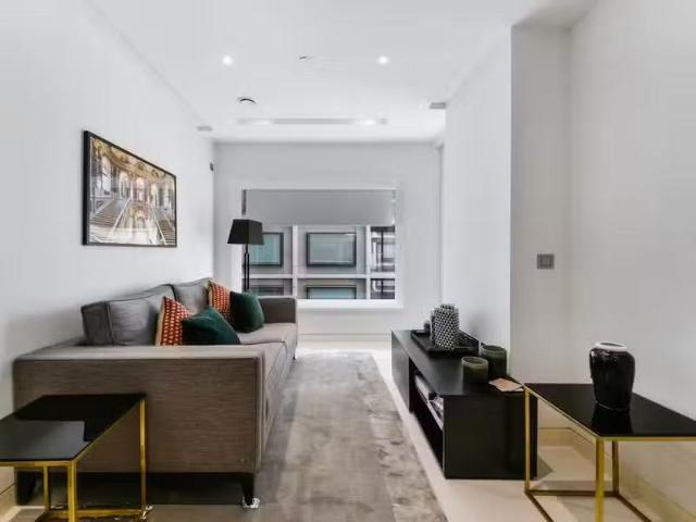 Rental! 1 BA 1 bedroom flat for rent in Sugar Quay, Landmark P.