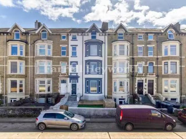 For Rent! 1 BA 1 bedroom flat for rent in Sandylands Promenade.