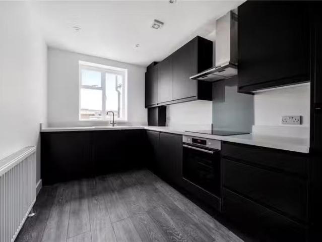 Cheap 1 BA 1 bedroom flat for rent in The Broadway, St. Peters.