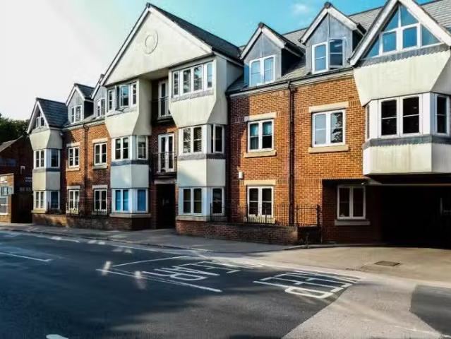 For Rent! 1 BA 1 bedroom flat for rent in Thwaite Street, Cott.