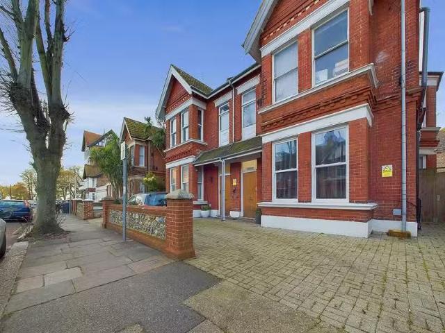 Unique 1 BA 1 bedroom flat for rent in Warwick Gardens, Worthi.