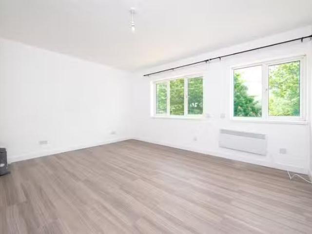 Charming 1 BA 1 bedroom flat for rent in Waverley Road, St. Al.