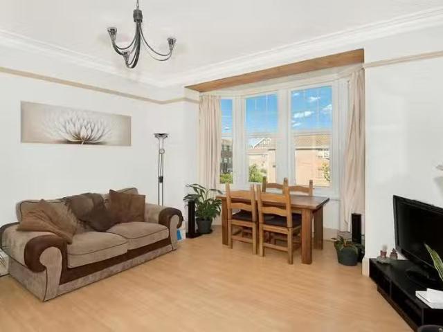 Rental! 1 BA 1 bedroom flat for rent in Westgate Bay Ave, West.