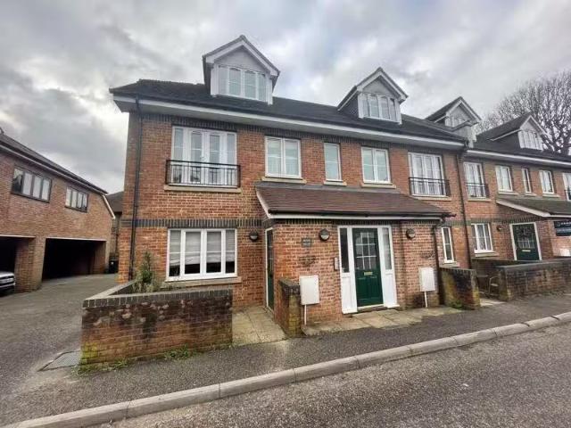 Deal! 1 BA 1 bedroom flat for rent in Wey Hill, Haslemere, GU27