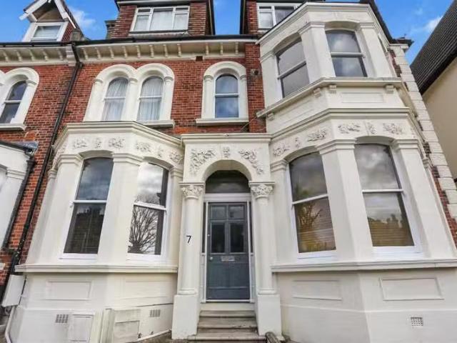Unique 1 BA 1 bedroom flat for rent in Wilbury Avenue, Hove, BN3
