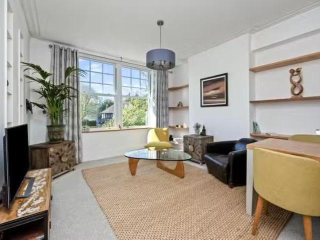 Charming 1 BA 1 bedroom flat for rent in Wilbury Villas, Hove.