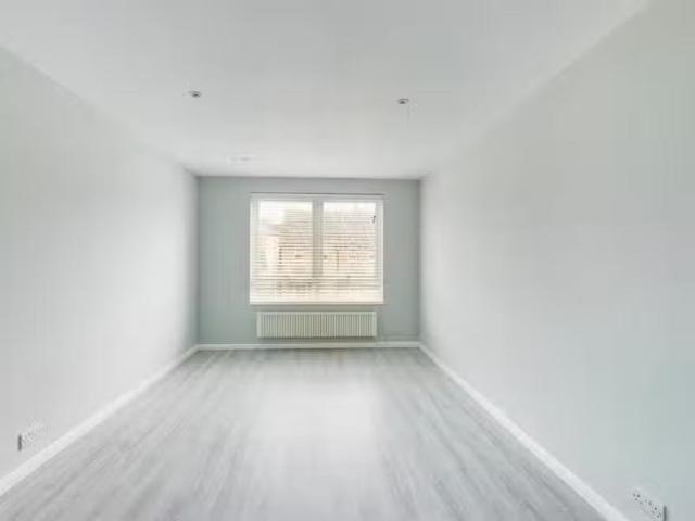 Cheap 1 BA 1 bedroom flat for rent in William Smith Close Camb.