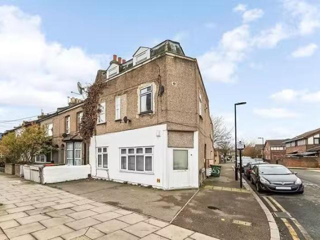 Unique 1 BA 1 bedroom flat for rent in Woodford Road, Forest G.