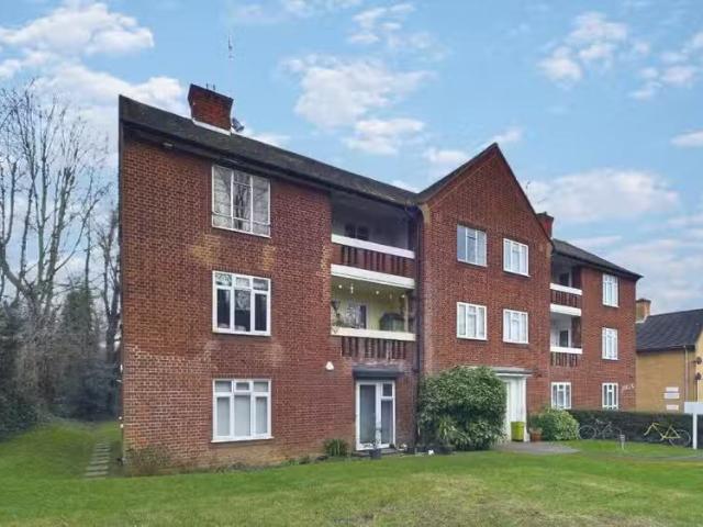 Cheap 1 BA 1 bedroom flat for rent in Woodham Court, South Woo.