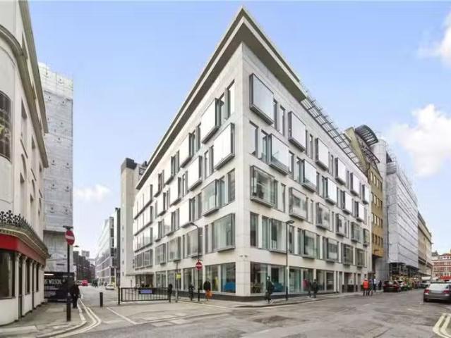 Rental! 1 BA 1 bedroom flat for rent in Worship Street, London.