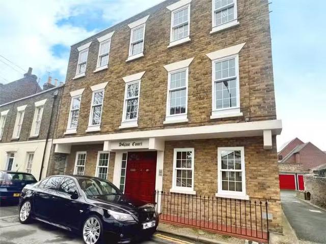 Charming 1 BA 1 bedroom Flat to rent, High Street, St. Peters.
