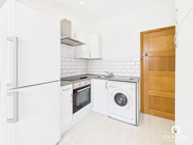 Rental! 1 BA 1 bedroom Flat to rent, Surrey Road, Cliftonville.