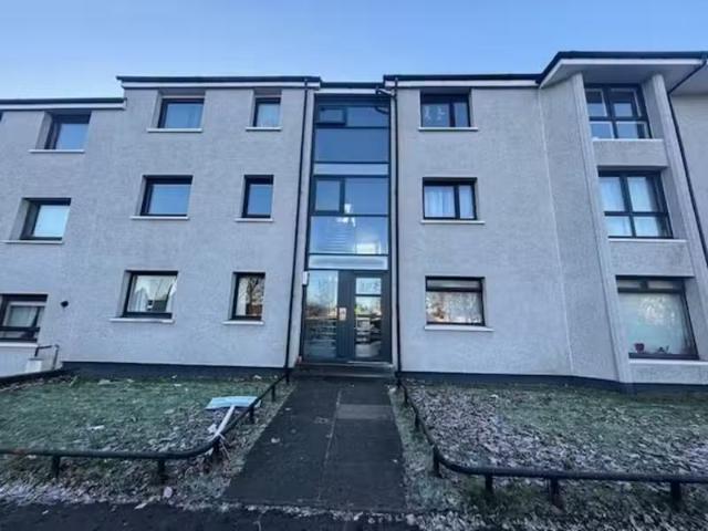 Nice 1 BA 1 bedroom ground floor flat for rent in London Road.