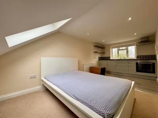Charming 1 BA 1 bedroom house for rent in Beckenham Road, BR3