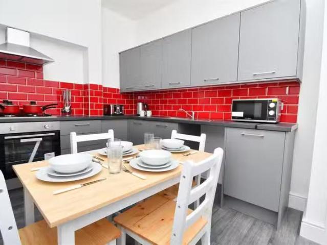 Nice 1 BA 1 bedroom house share for rent in Bar Street, Burnle.