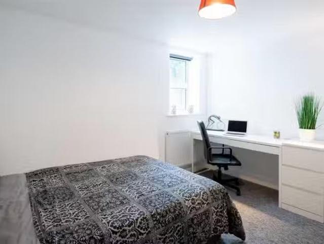 Rental! 1 BA 1 bedroom house share for rent in Jamaica Street.
