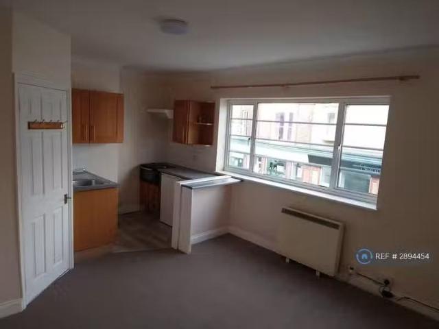 Charming 1 BA 1 bedroom house share for rent in King Georges P.