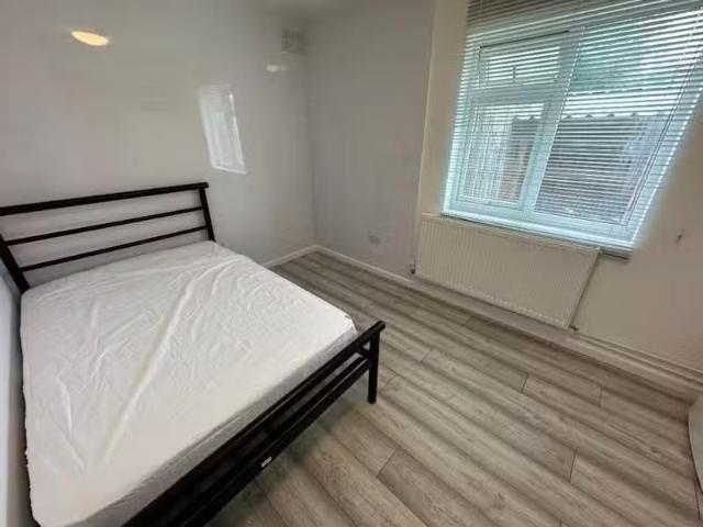 Charming 1 BA 1 bedroom house share for rent in Room 3, Newmar.