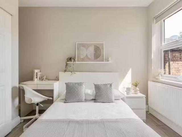 For Rent! 1 BA 1 bedroom house share for rent in Room 4 21 Gra.