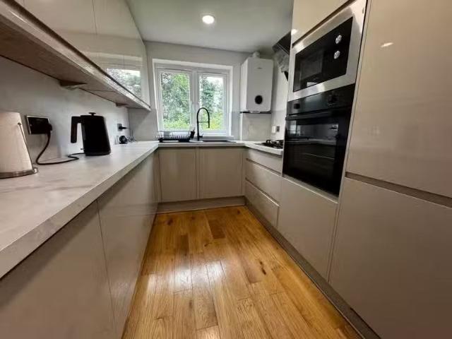 Charming 1 BA 1 bedroom maisonette for rent in George Street W.