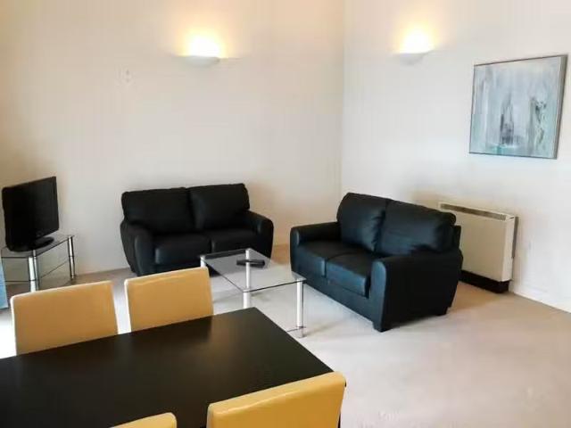 Charming 1 BA 1 bedroom penthouse for rent in Berkley Street.