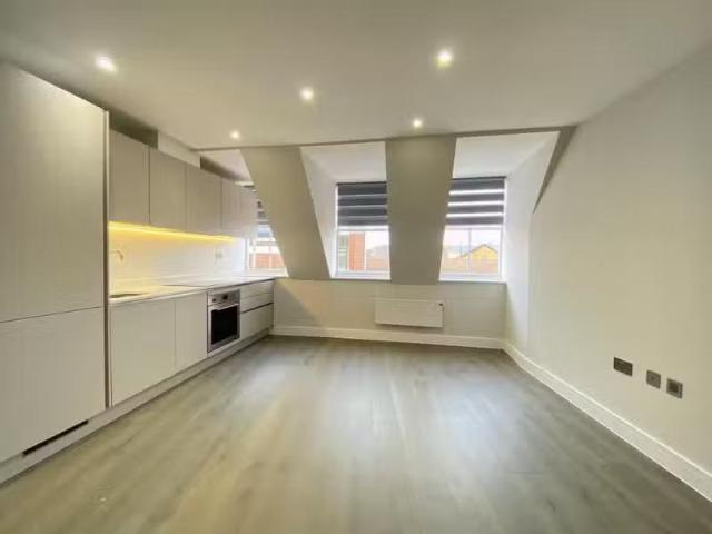 New 1 BA 1 bedroom penthouse for rent in Moulsham Street, CHEL.