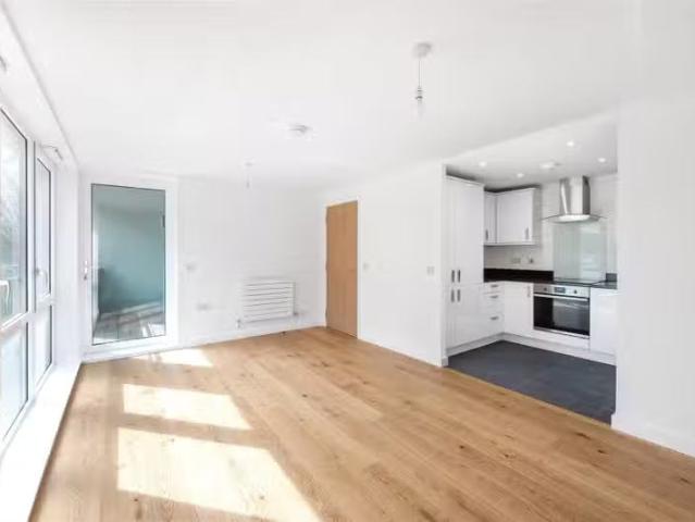 Cozy 1 BA 1 bedroom property to let in Clarence Avenue, London.