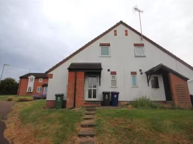Charming 1 BA 1 bedroom semi detached house for rent in Hillcr.