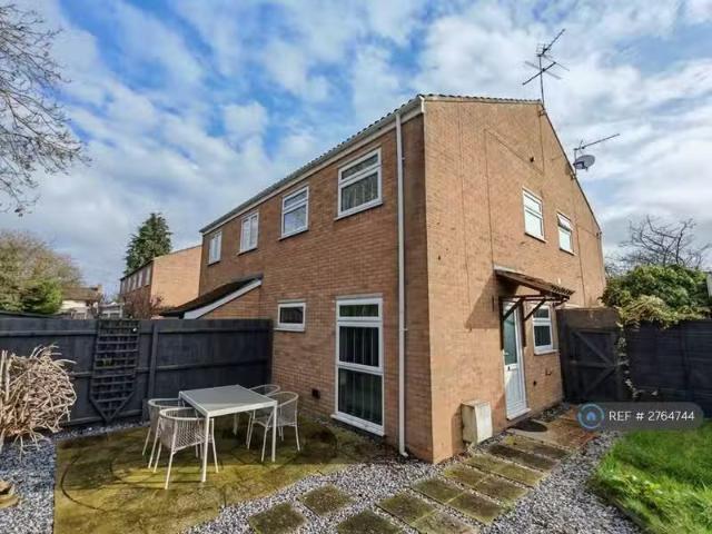 Charming 1 BA 1 bedroom semi detached house for rent in Sheppa.