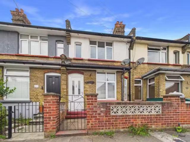 Rental! 1 BA 2 bedroom terraced house for rent in 55 Elm Road.