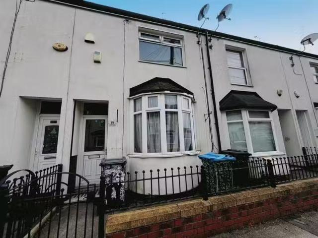 Nice 1 BA 2 bedroom terraced house for rent in 19 Camden Stree.