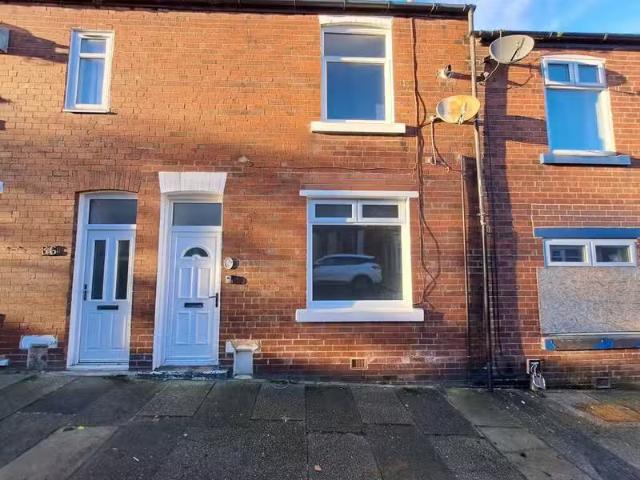 Unique 1 BA 2 bedroom terraced house for rent in 34 Bouch Stre.