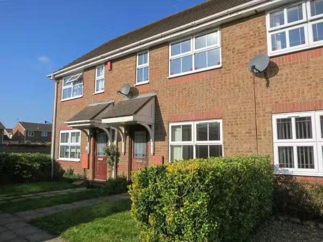 Nice 1 BA 2 bedroom terraced house for rent in Tarragon Place.