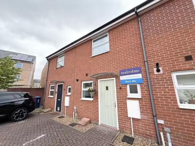 Charming 1 BA 2 bedroom terraced house for rent in Whitley Roa.