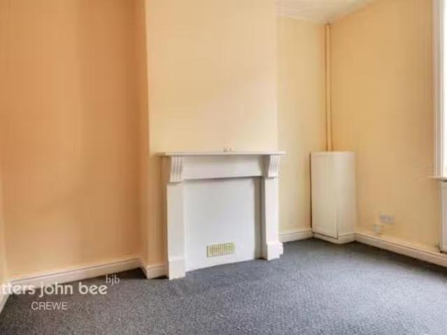 Deal! 1 BA 2 bedroom terraced house for rent in Wistaston Road.