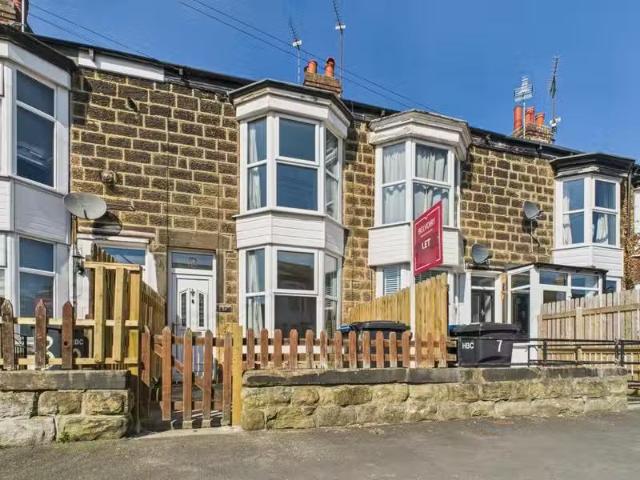 Cheap 1 BA 2 bedroom terraced house for rent in Birch Grove, H.