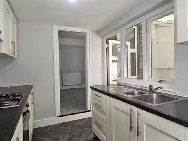 Rental! 1 BA 2 bedroom terraced house for rent in Boundary Roa.