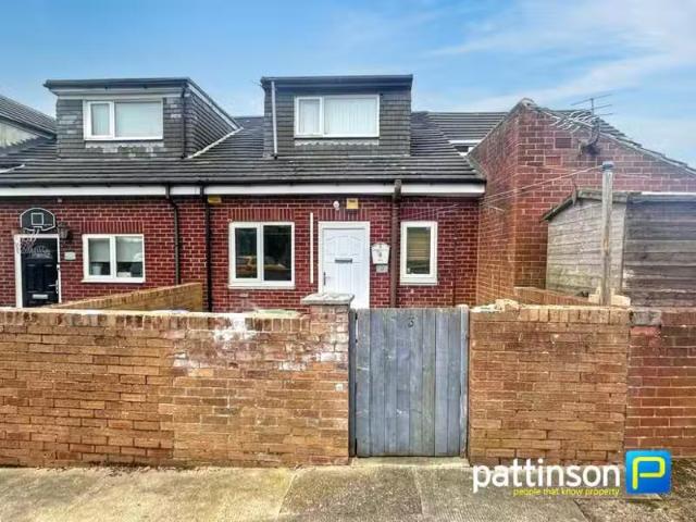 Cheap 1 BA 2 bedroom terraced house for rent in Bow Street Eas.