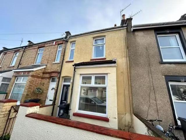 New 1 BA 2 bedroom terraced house for rent in Burchells Green.