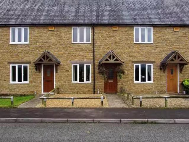 Charming 1 BA 2 bedroom terraced house for rent in Cam Cottage.