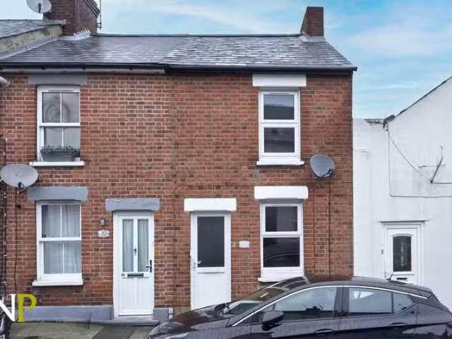 Cheap 1 BA 2 bedroom terraced house for rent in Cedars Road, C.