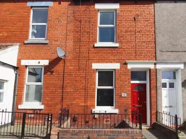 Cozy 1 BA 2 bedroom terraced house for rent in Crummock Street.
