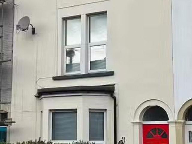 Deal! 1 BA 2 bedroom terraced house for rent in Franklyn Stree.