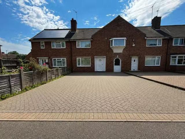 Just in! 1 BA 2 bedroom terraced house for rent in Kitsland Ro.
