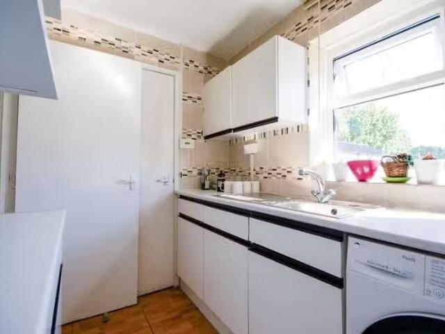 Cheap 1 BA 2 bedroom terraced house for rent in Leasow Drive.