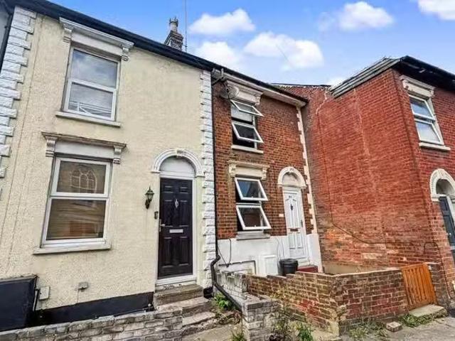 Charming 1 BA 2 bedroom terraced house for rent in Maldon Road.