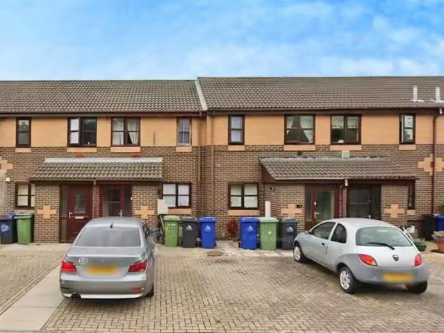 Cozy 1 BA 2 bedroom terraced house for rent in Mallard Mews, G.