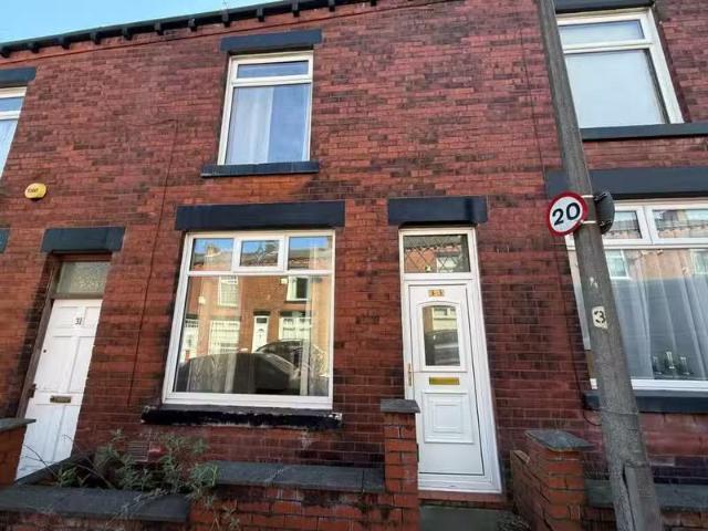 Cozy 1 BA 2 bedroom terraced house for rent in Marion Street.